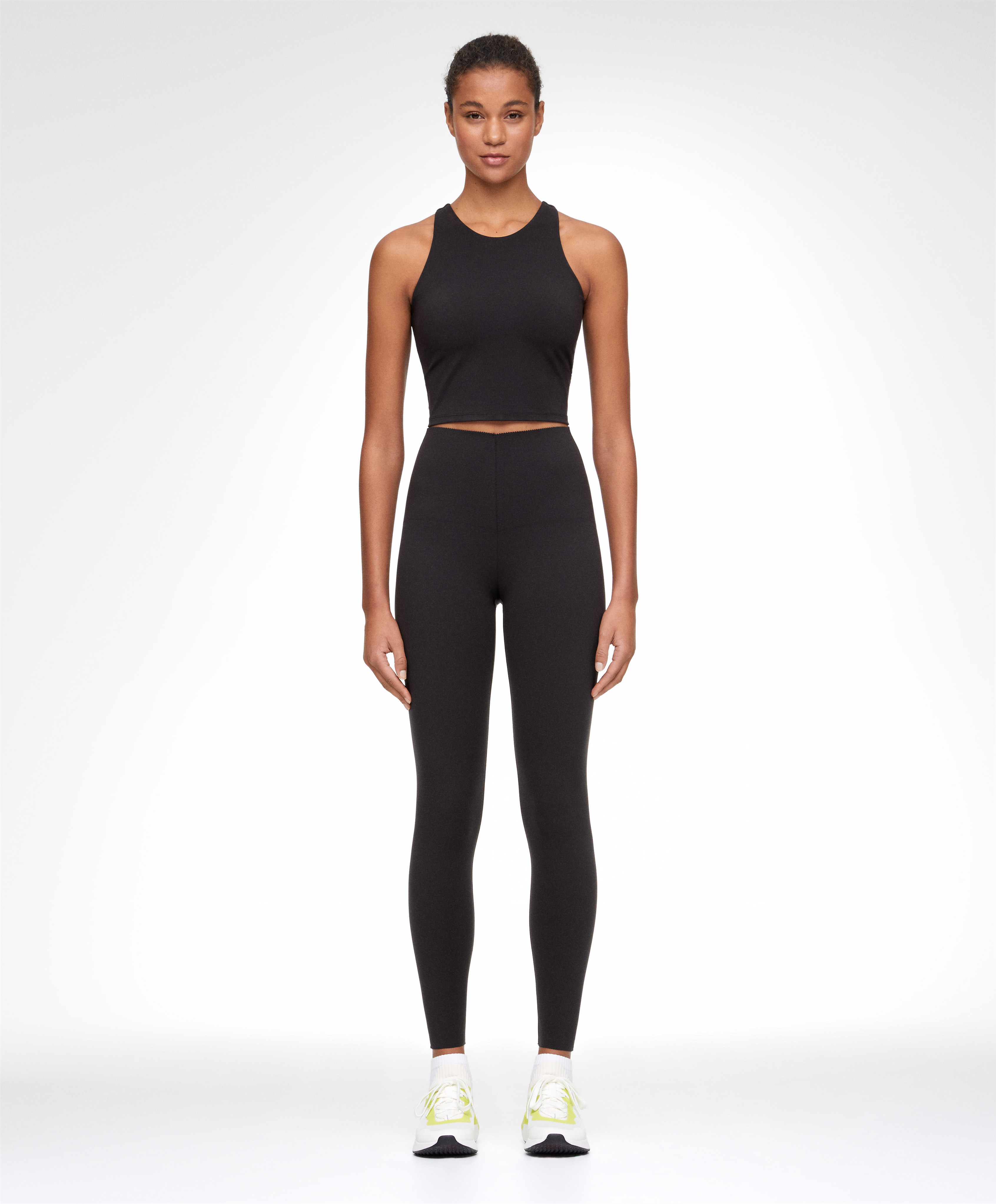 Black compressive core control total look | OYSHO Bahrain Black compressive core control total look | OYSHO Bahrain
