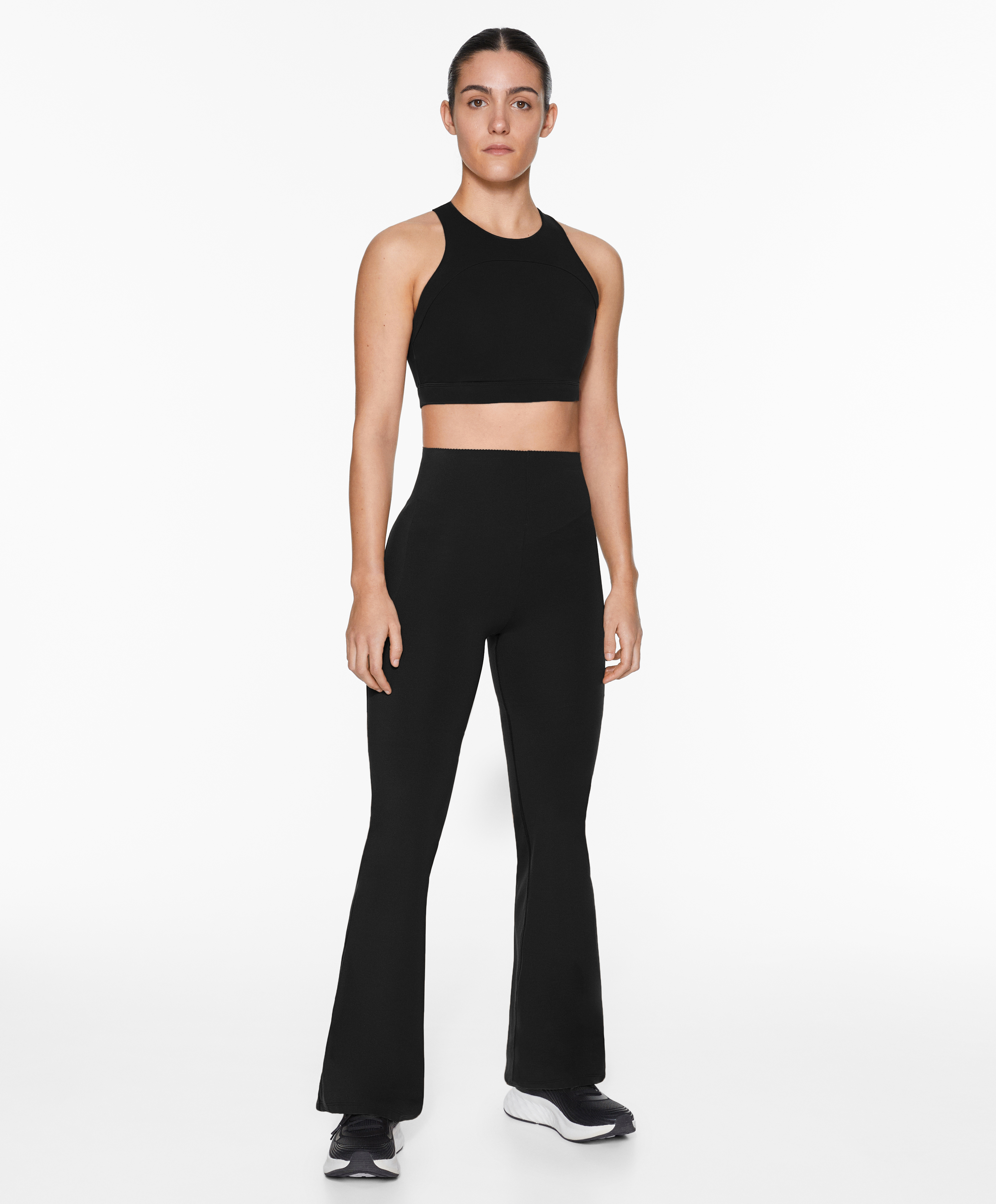 Total look compressive raise up flare negro | OYSHO Ecuador