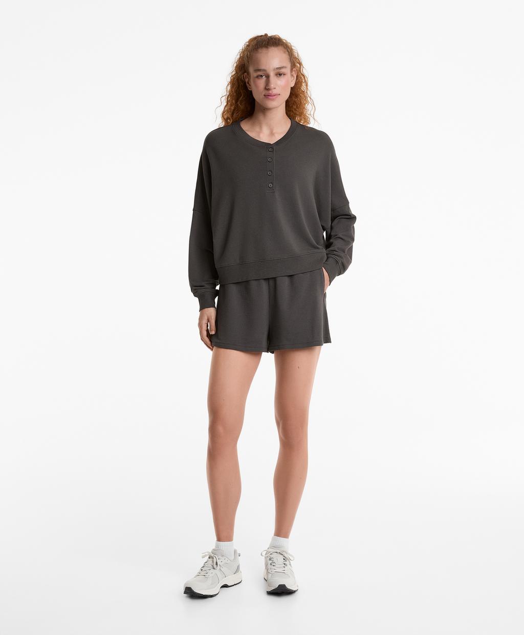 Sweat contenant du coton et du modal à boutons | OYSHO France